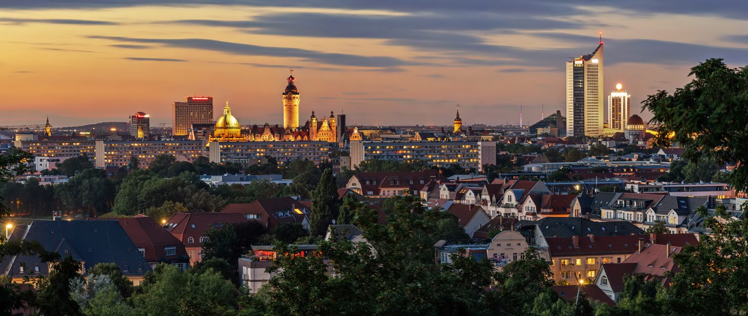 Leipzig Skyline Panorama Sonnenuntergang - fhmedien.defhmedien.de
